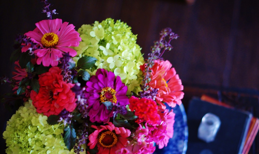 3 Simple Secrets To Arranging Flowers Like a Pro - Southern Discourse