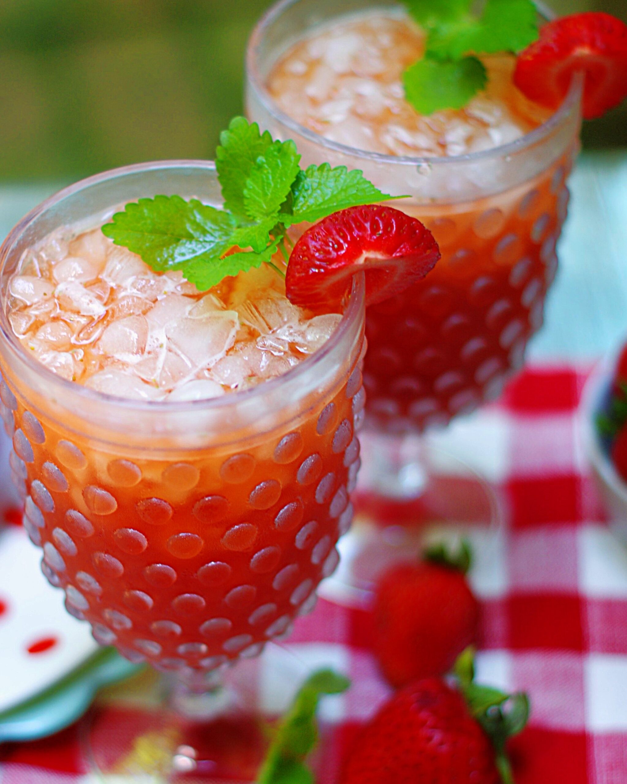 Refreshing Strawberry Iced Tea - Southern Discourse