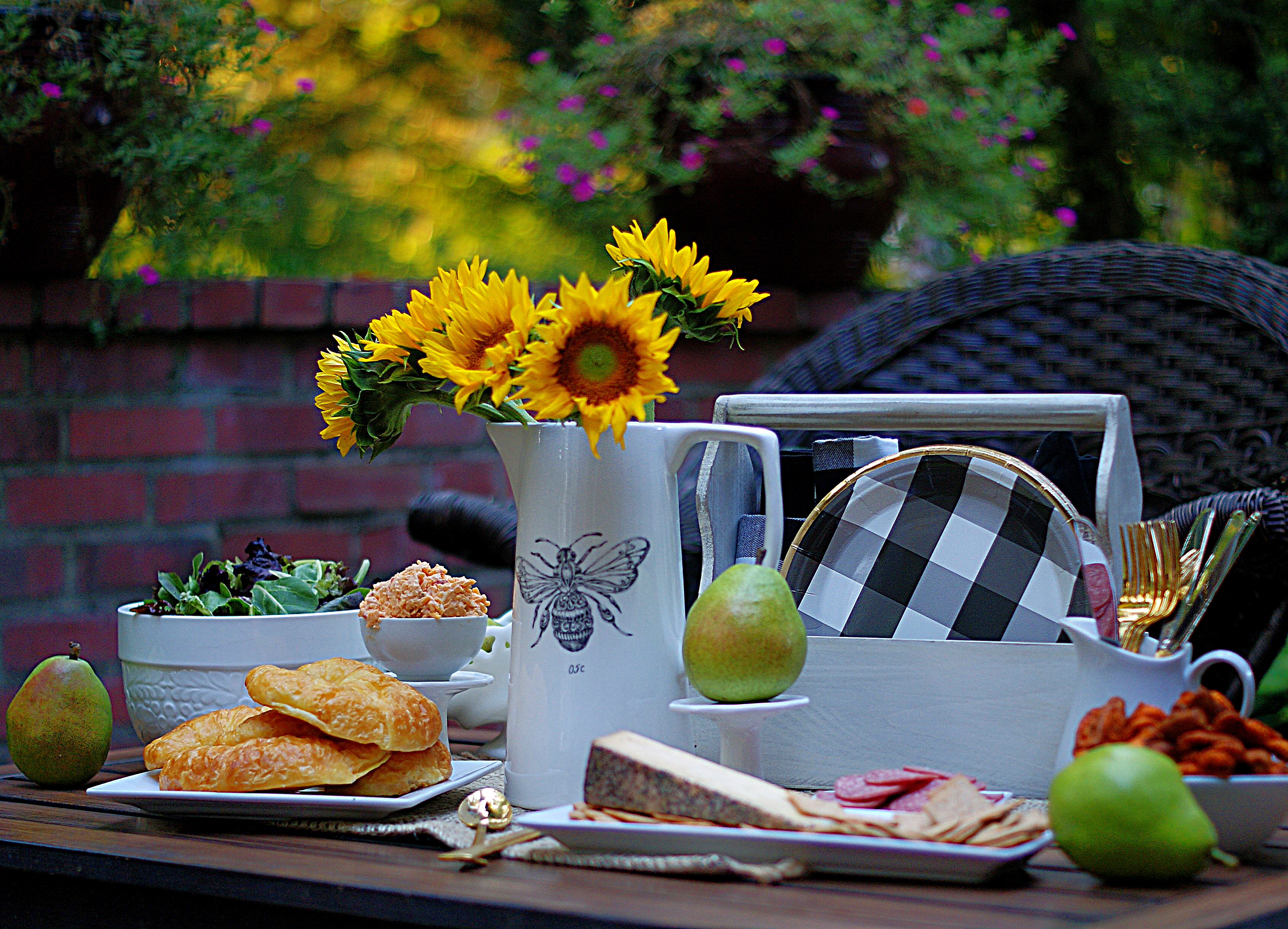 Best Paper Plates For Entertaining 3 Tips For Using Them Southern