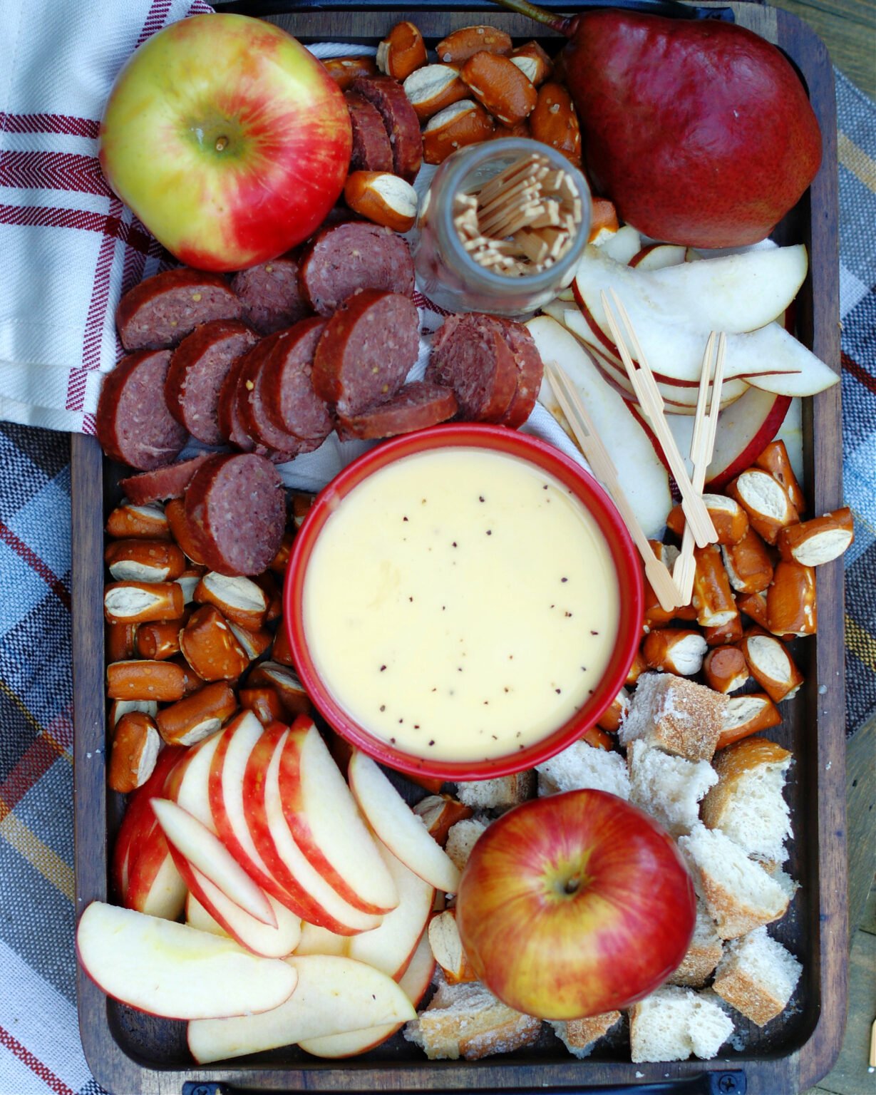 Fall Apple Cider Cheese Fondue - Southern Discourse