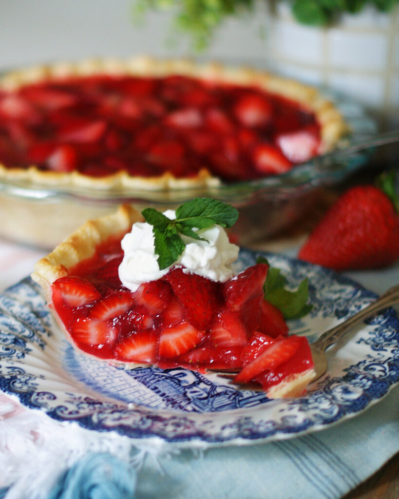 Easy Fresh Strawberry Pie - Southern Discourse