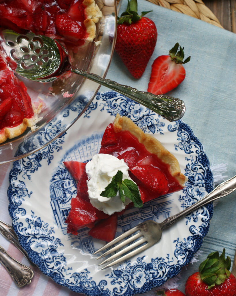 Easy Fresh Strawberry Pie - Southern Discourse