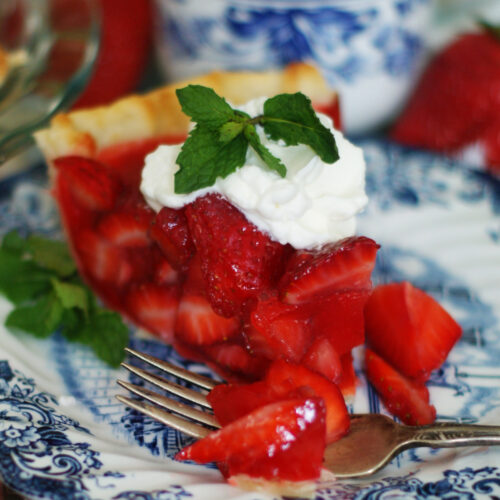 Easy Fresh Strawberry Pie - Southern Discourse
