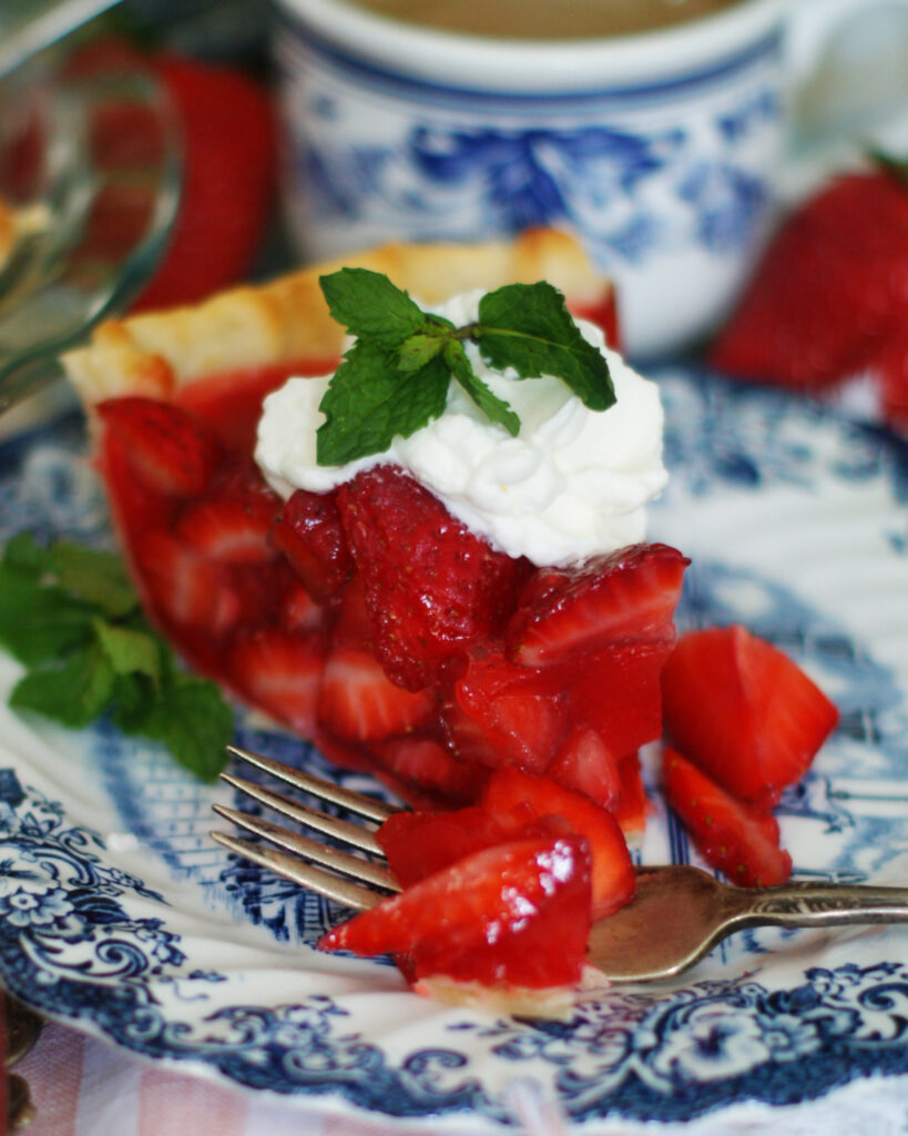 Easy Fresh Strawberry Pie - Southern Discourse