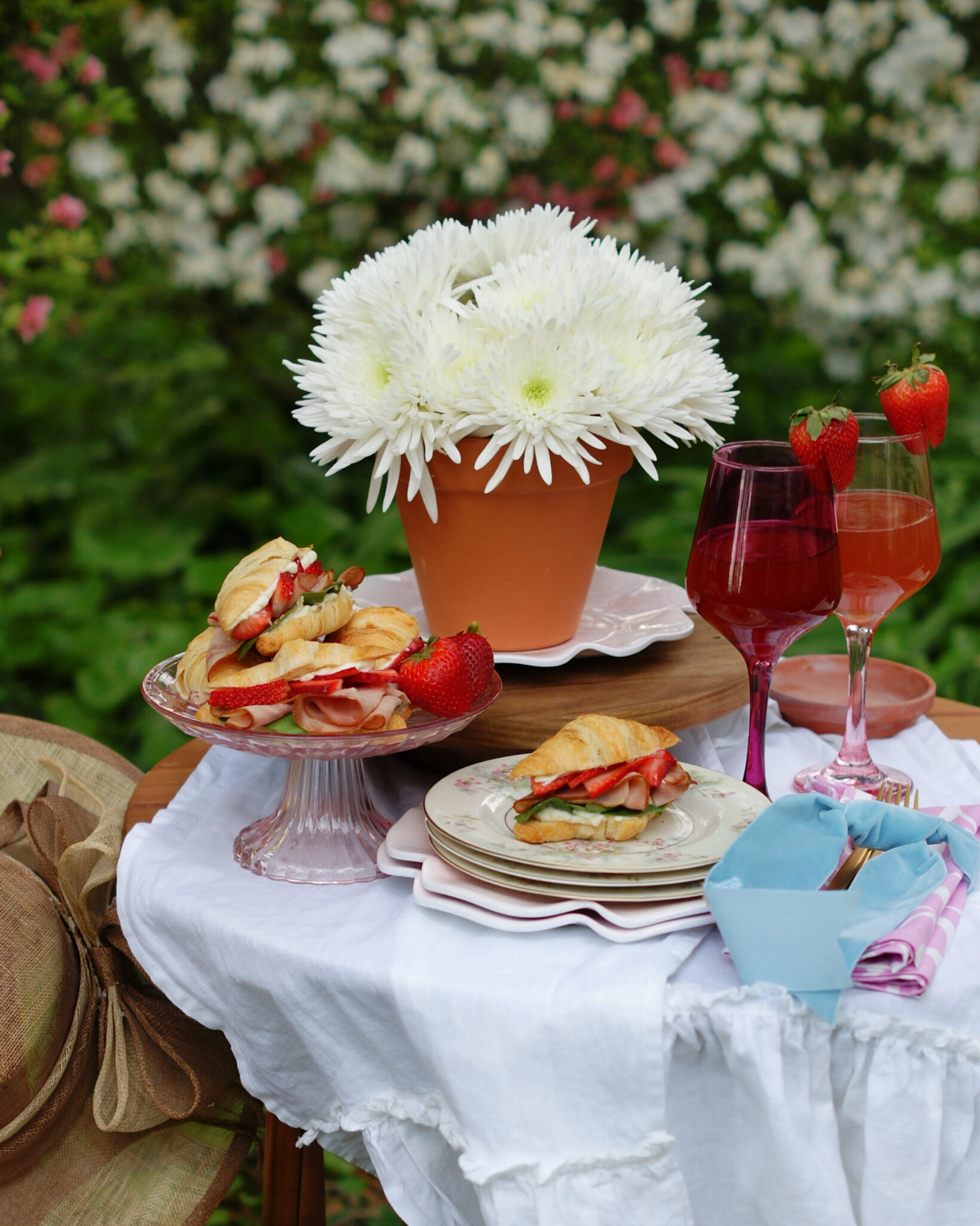 Pretty Spring Table Ideas - Southern Discourse
