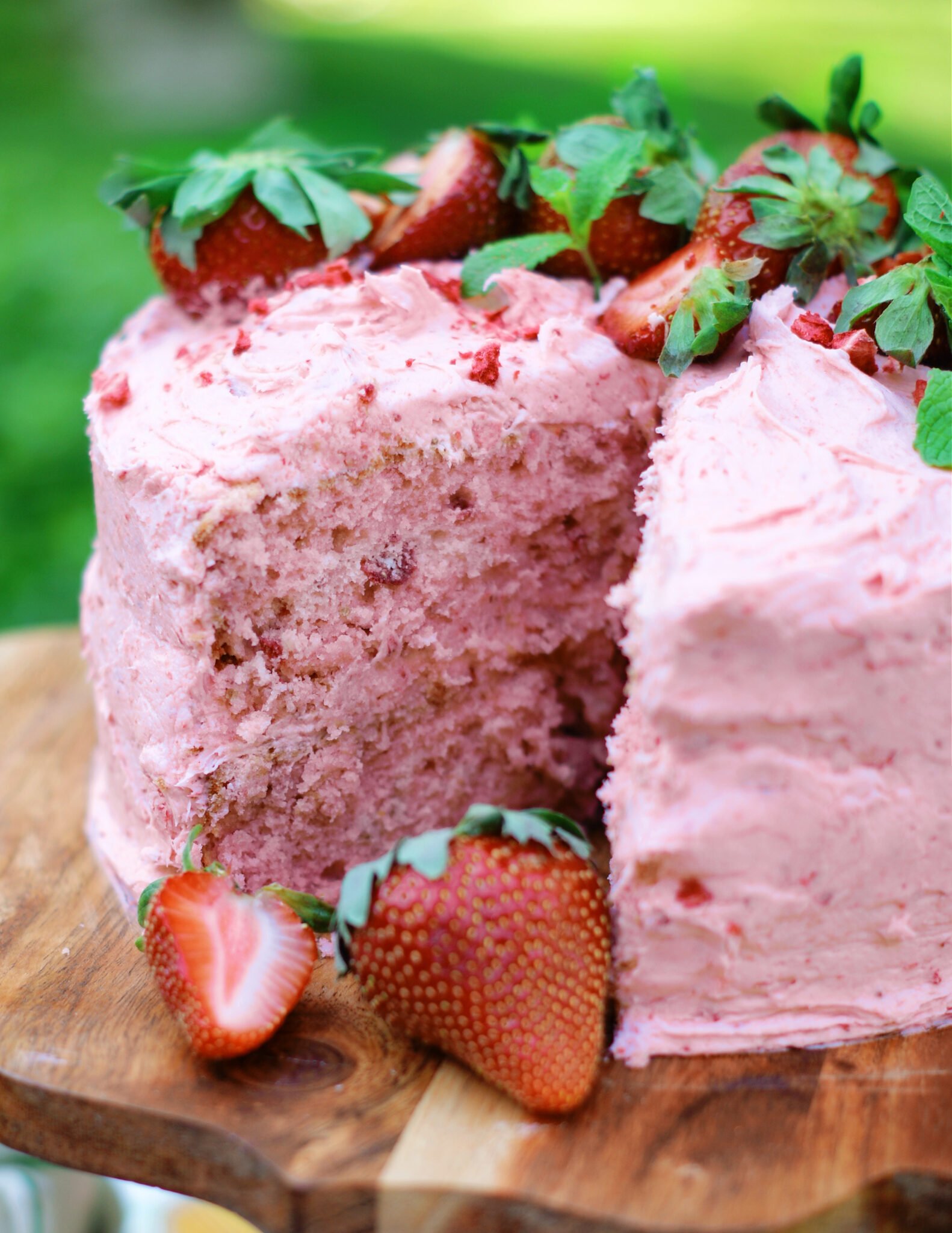 Old Fashioned Homemade Strawberry Cake - Southern Discourse